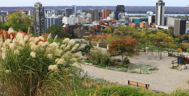 Are there any eco-friendly art galleries or exhibitions in Canada?