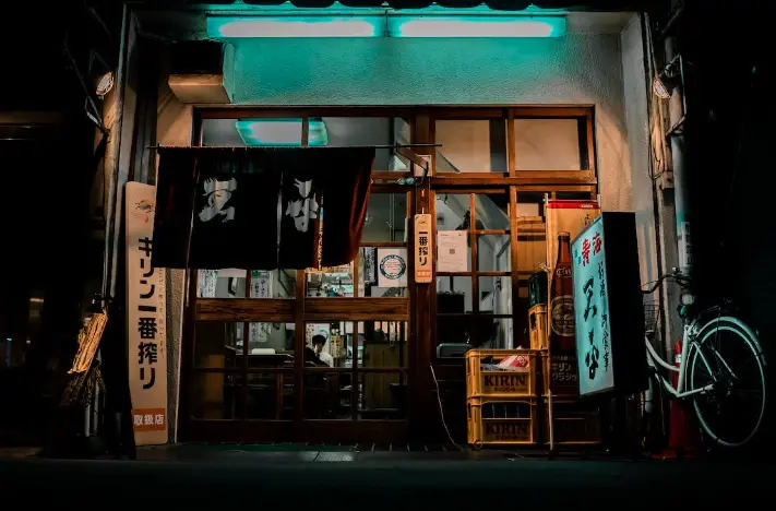 What's the difference between Izakaya and regular restaurants?