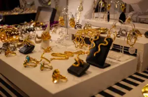 Top 10 Souvenirs to Buy in Rome| Famous Things to Buy in Rome